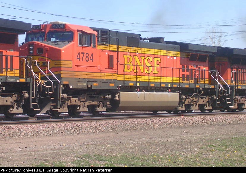 BNSF 4784